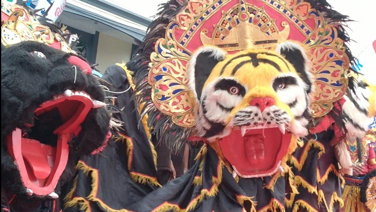 Ngamuk.! Barongan Dewa Dewi Mabar Di Alun-alun Demak | Hidayah Demak ...