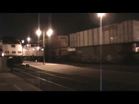 A BNSF intermodal and Metrolink 860 meet in San Bernardino - YouTube