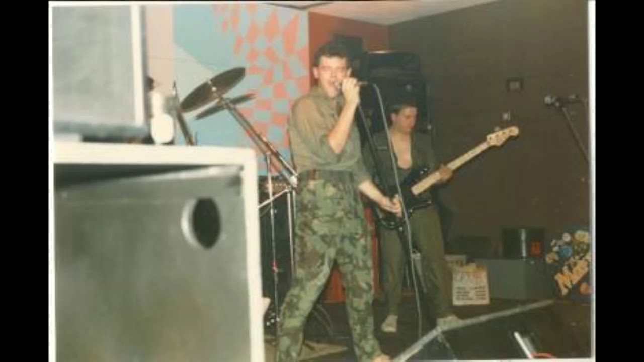 UXB - Lying in the Sun (Live in Dudley 1981) - YouTube