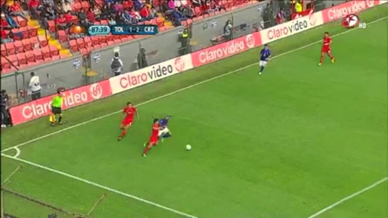 Debut de Achille Emana en Cruz Azul - YouTube