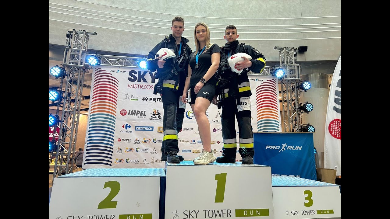Sky Tower Run 2023 - wejście strażaków z OSP Kłobuck - YouTube