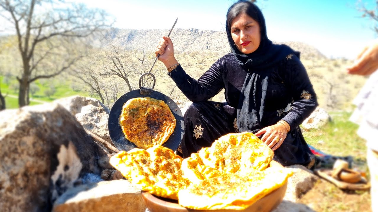 Cooking old traditional bread with only water and flour 😋 simple, fast ...