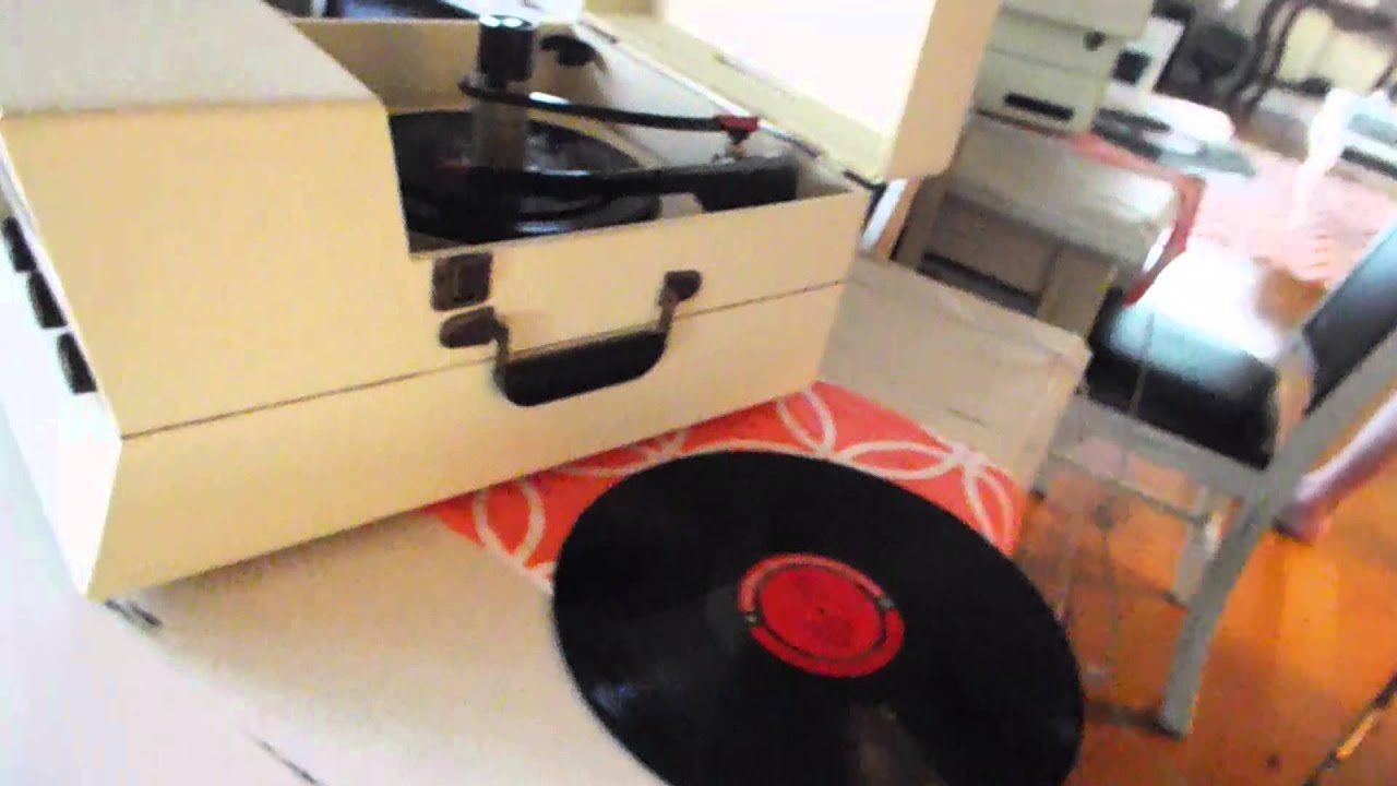EMERSON record player playing a 45 RPM record - YouTube