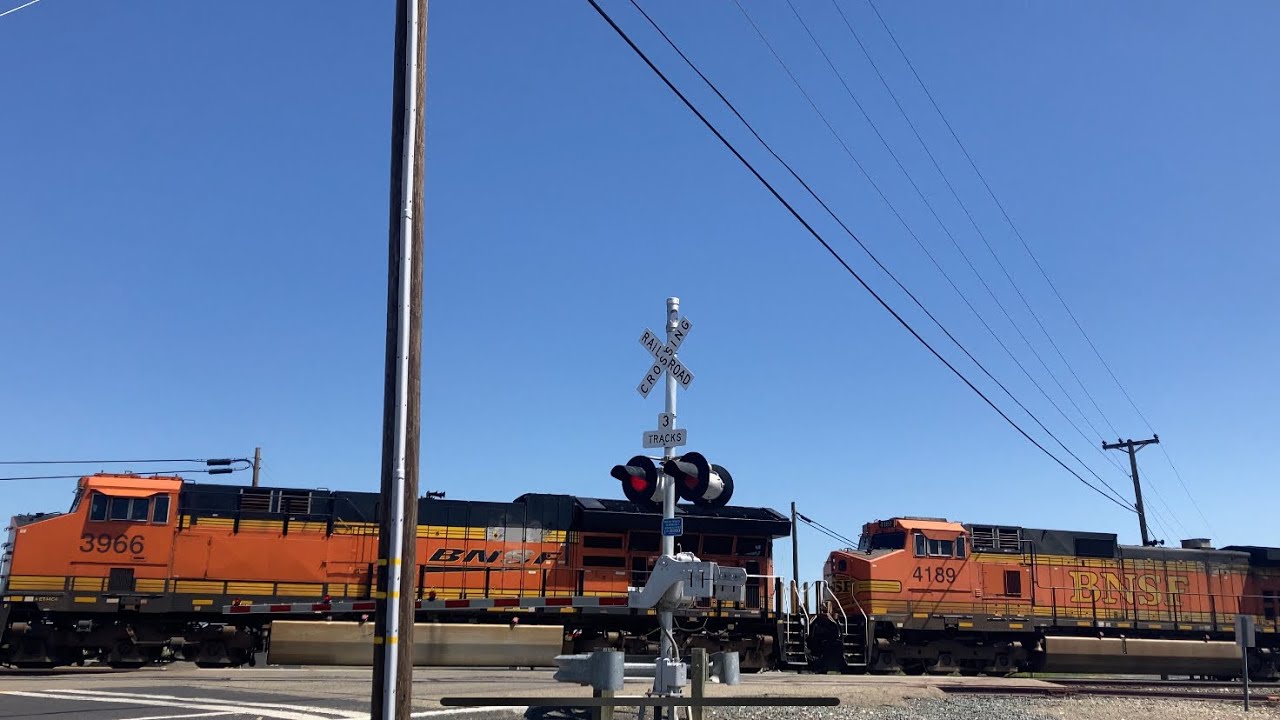 BNSF 3966 Manifest Train East - Delta Road Railroad Crossing, Knightsen ...