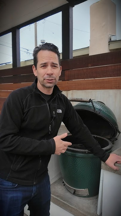 The easiest & quickest way to clean the ash out of a Big Green Egg. #biggreenegg #grillingtips ...