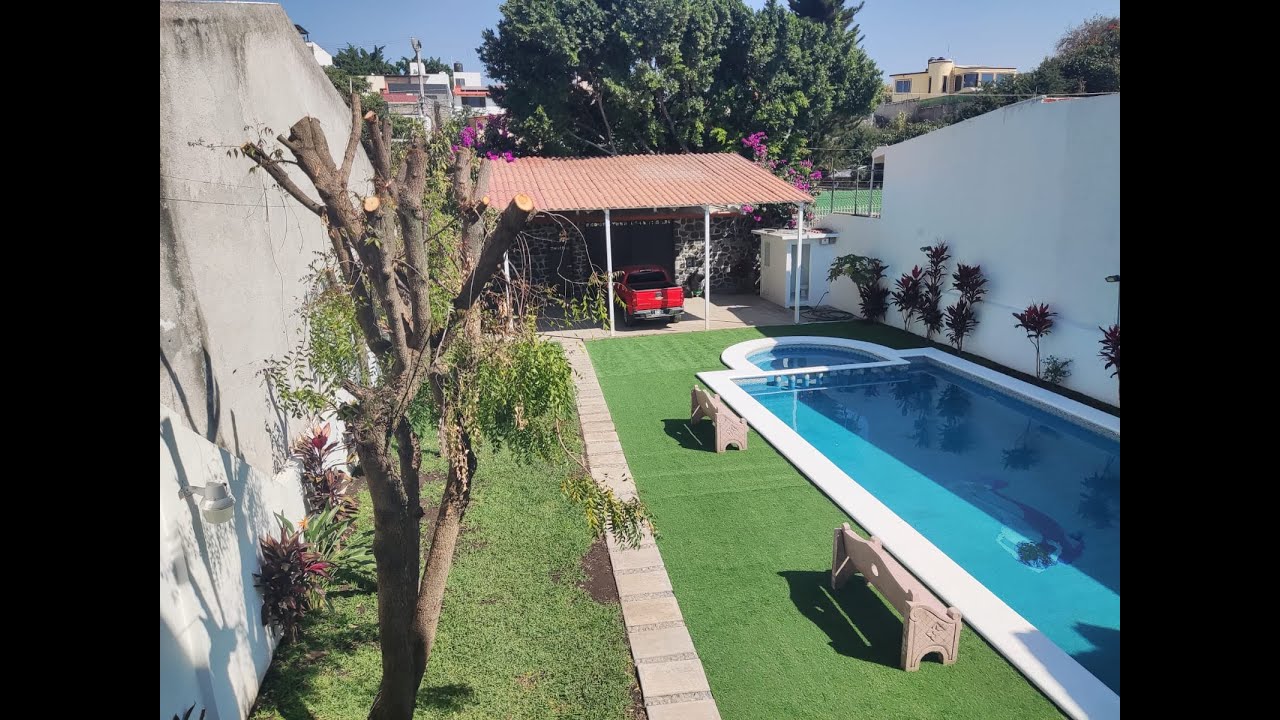 Hermosa residencia de 5 recamaras con jardín y alberca con jacuzzi ...