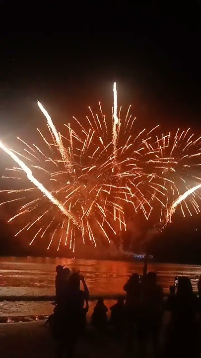 Fireworks in Discovery boracay #shortvideo - YouTube
