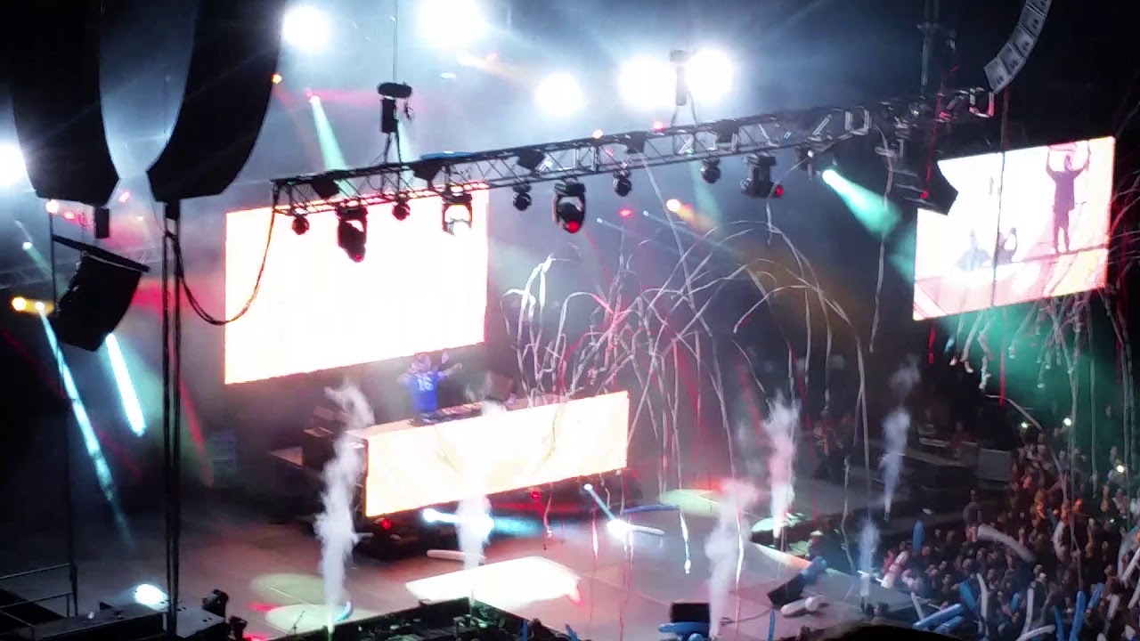 The chainsmokers live closer - YouTube