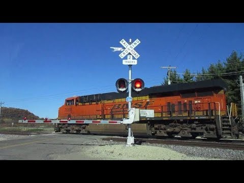 BNSF 7088 West HGALNTW 3rd Unit BNSF GP50 (10-25-2019) - YouTube