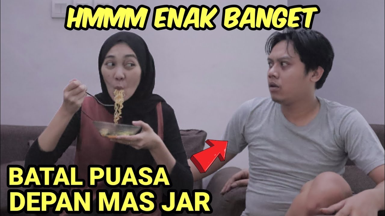 PRANK BATAL PUASA DEPAN MAS JAR MBA UUS BIKIN NGAKAK - YouTube