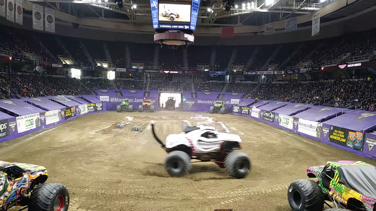 Monster Mutt Dalmation In The Freestyle At Monster Jam 2019 - YouTube