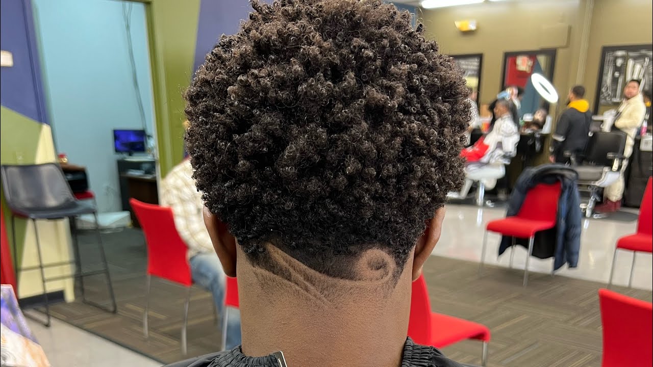 💈BEST TAPER FADE WITH DESIGN IN THE BACK( BARBER TUTORIAL !!!😱 - YouTube