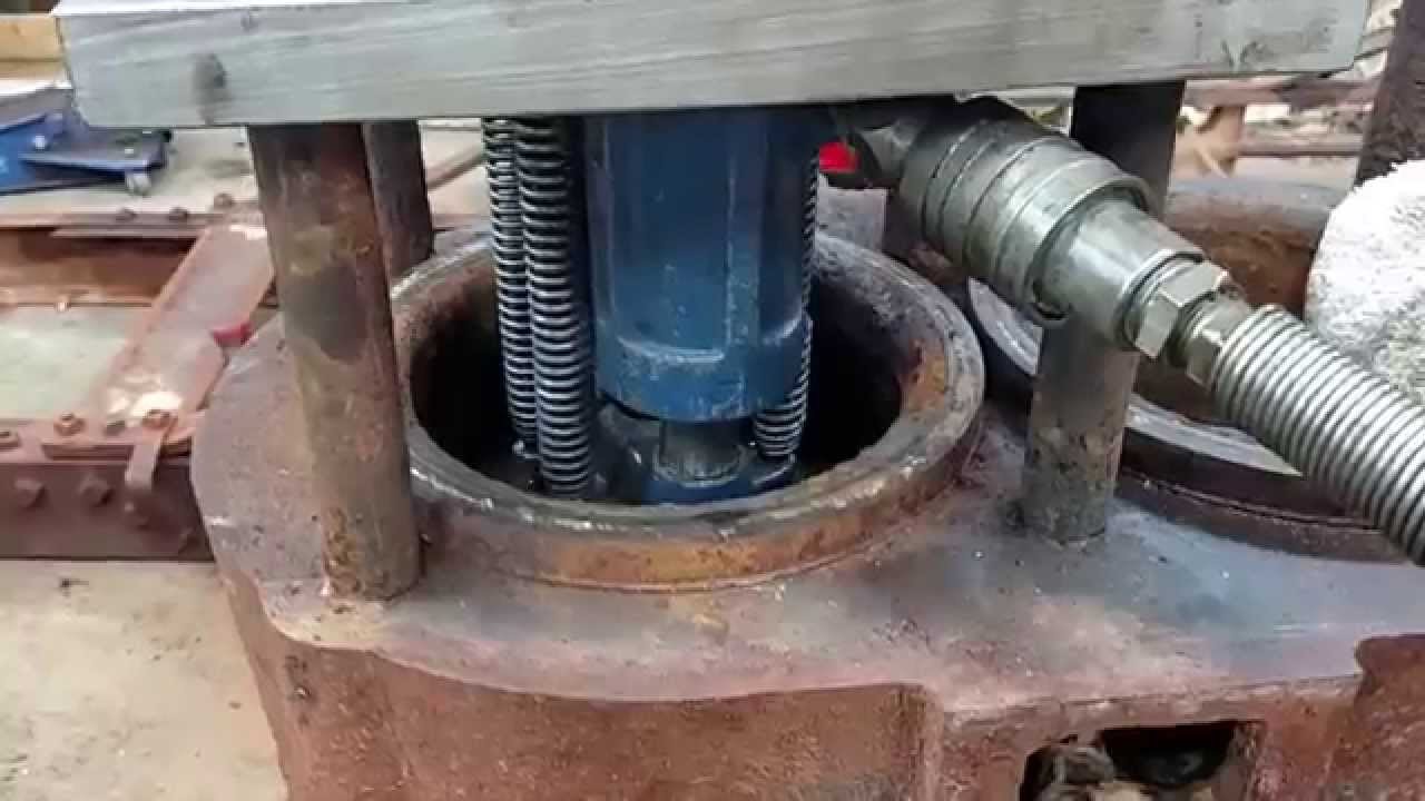 Pushing Piston out Of Avery Tractor - YouTube
