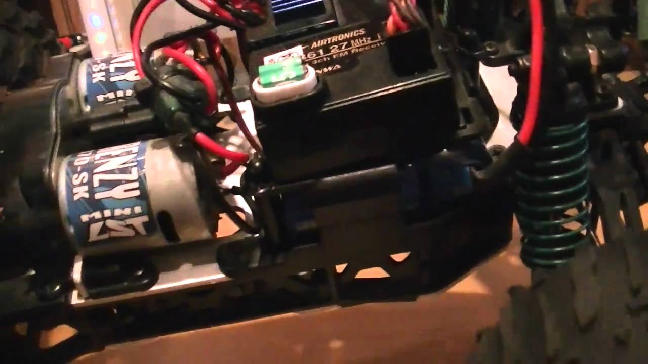 Team Losi Mini LST - YouTube