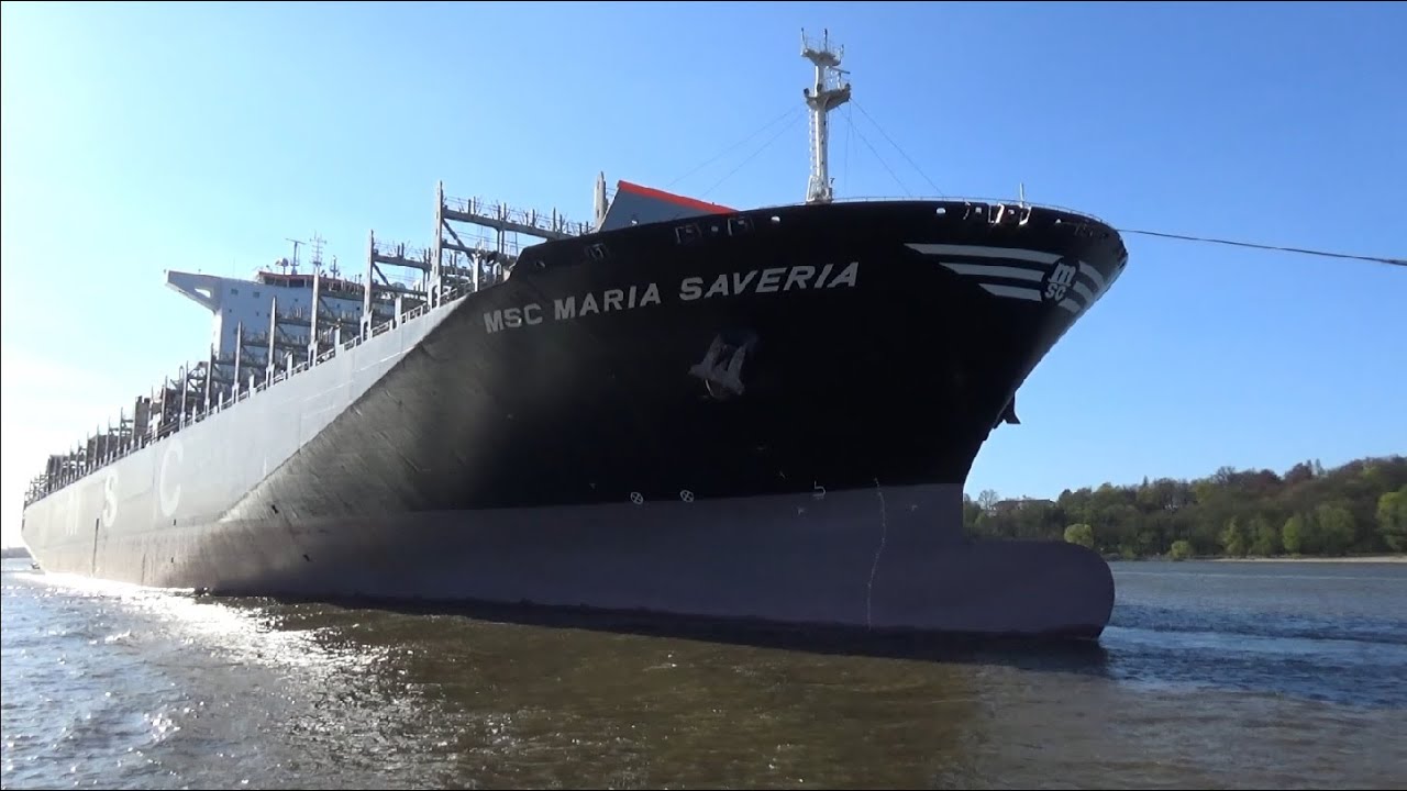 MSC MARIA SAVERIA - Enge Vorbeifahrt im Hamburger Hafen! - YouTube