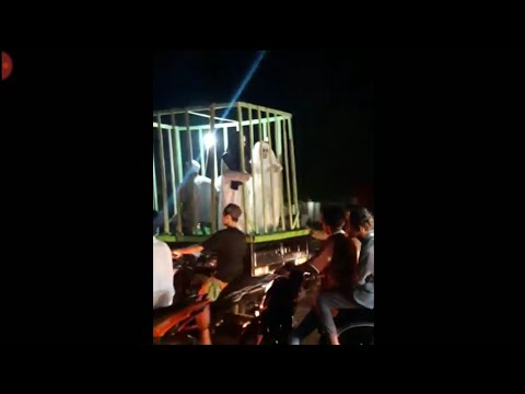 seram!! setan tertangkap di arak warga keliling kampung