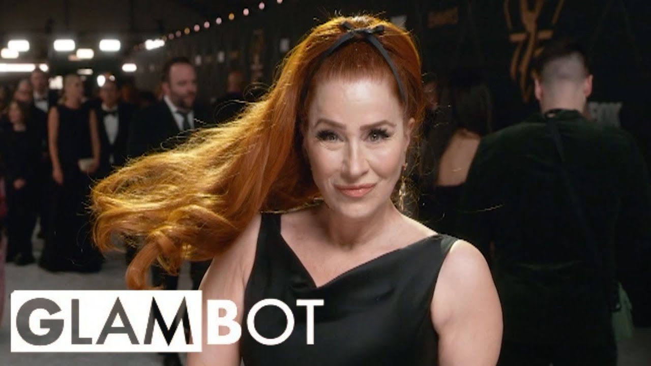 Lisa Ann Walter GLAMBOT 75th Emmys 2023 | Glambot - YouTube