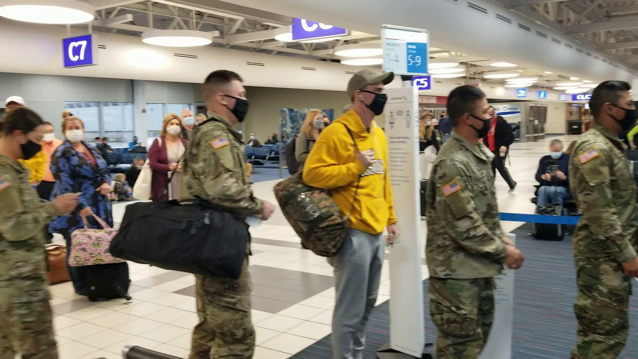 Army Guys Boarding a Plane. Passengers applauding inside airport - YouTube