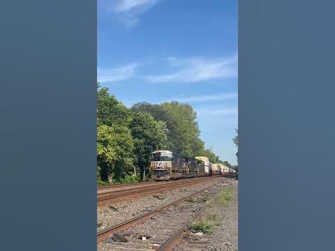 NS 1840 SD70ACC Leads NS 23G through Piscataway,NJ with a very fouled P5 - YouTube