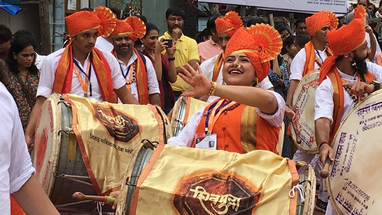 The Power of Puneri Dhol Tasha Pathak - YouTube