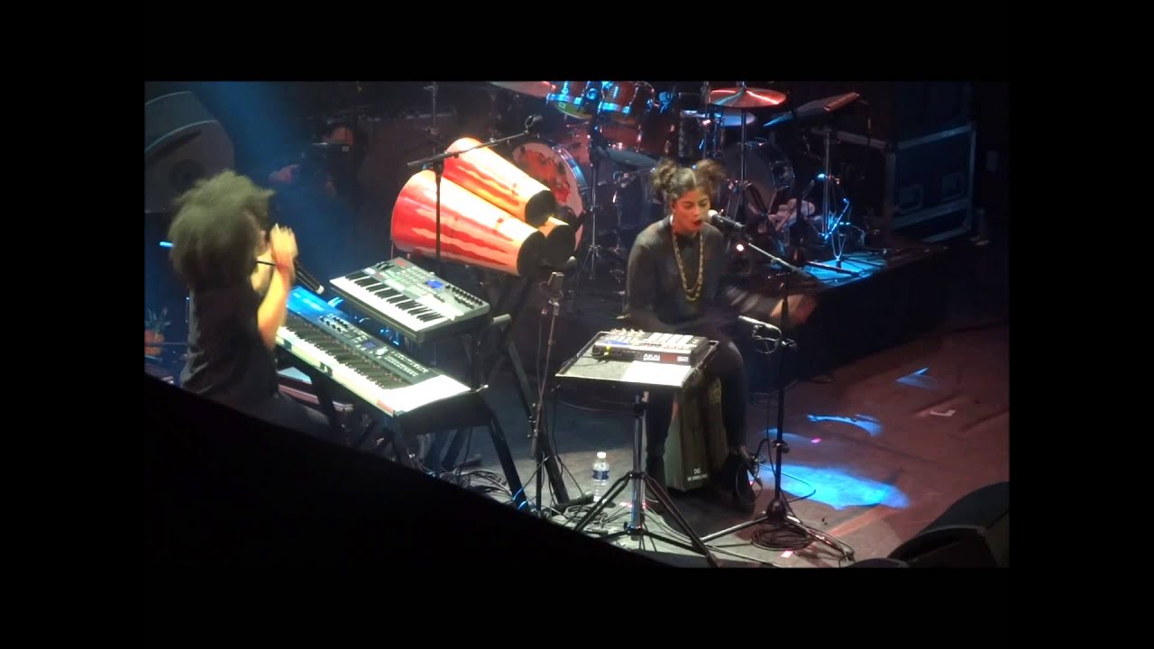 IBEYI "River" - Live au Casino de Paris - Le 12/11/2014 - YouTube