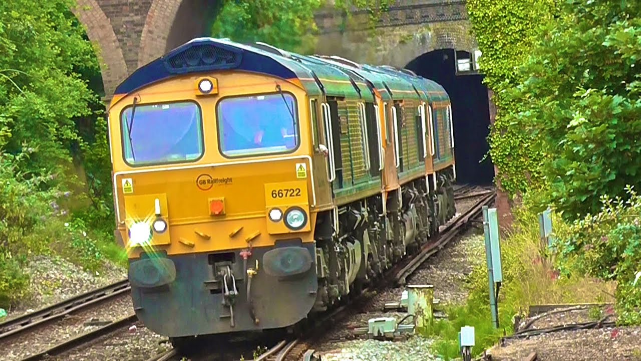 GBRf 66722 + 66707 + 66770 & Southeastern 375829 + Blue 375704 At ...