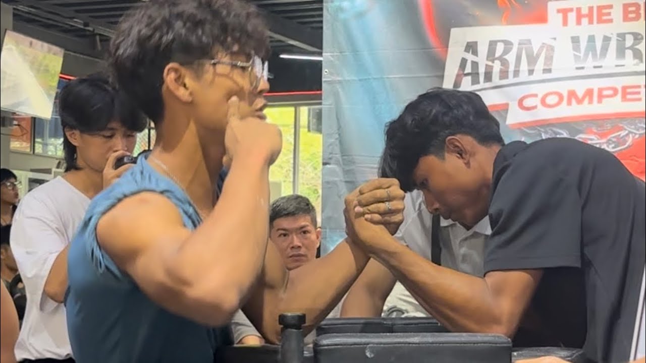 Arm wrestling competition freestyle 🤣 - YouTube