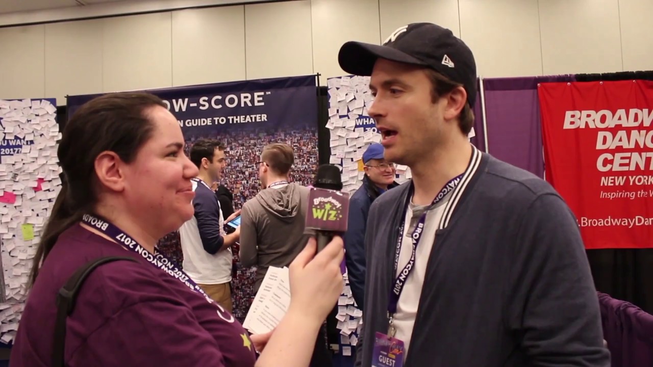 Theater Fans Band Together at BroadwayCon 2017 - YouTube