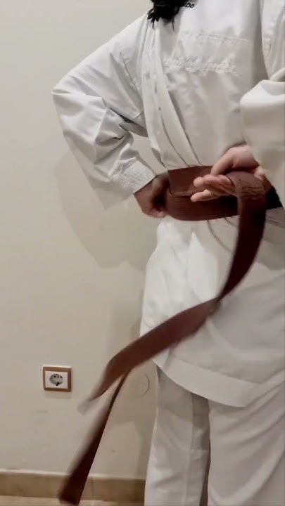 How to tie your belt in karate, easy way 🥋👍And how do you do? Leave comment 👇 #shorts #karateka ...