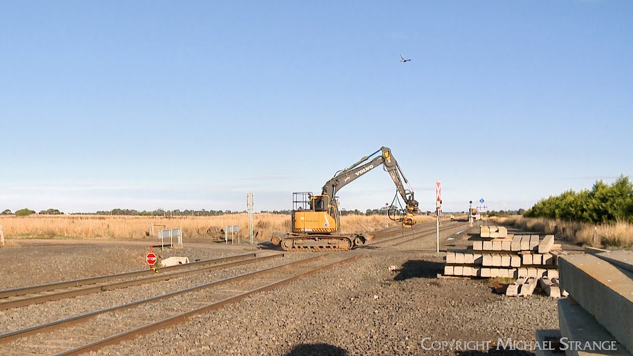 ARTC Hi-rail Tamper And Support Car Transition Off Track Onto Road (17 ...
