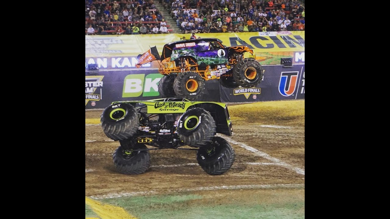Best of Racing, Team Grave Digger vs Gas Monkey @ MJWF 17 Las Vegas, NV ...