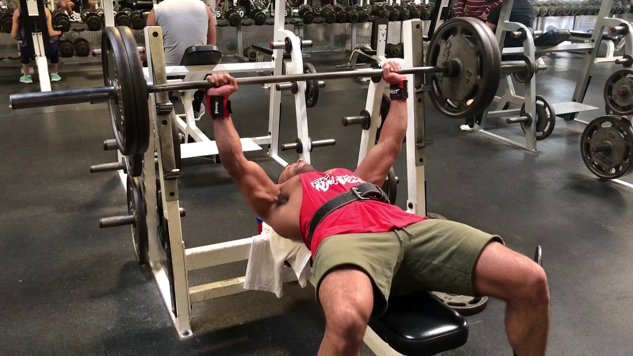 Bench press 225 x 27 reps with recovery hand injury. - YouTube