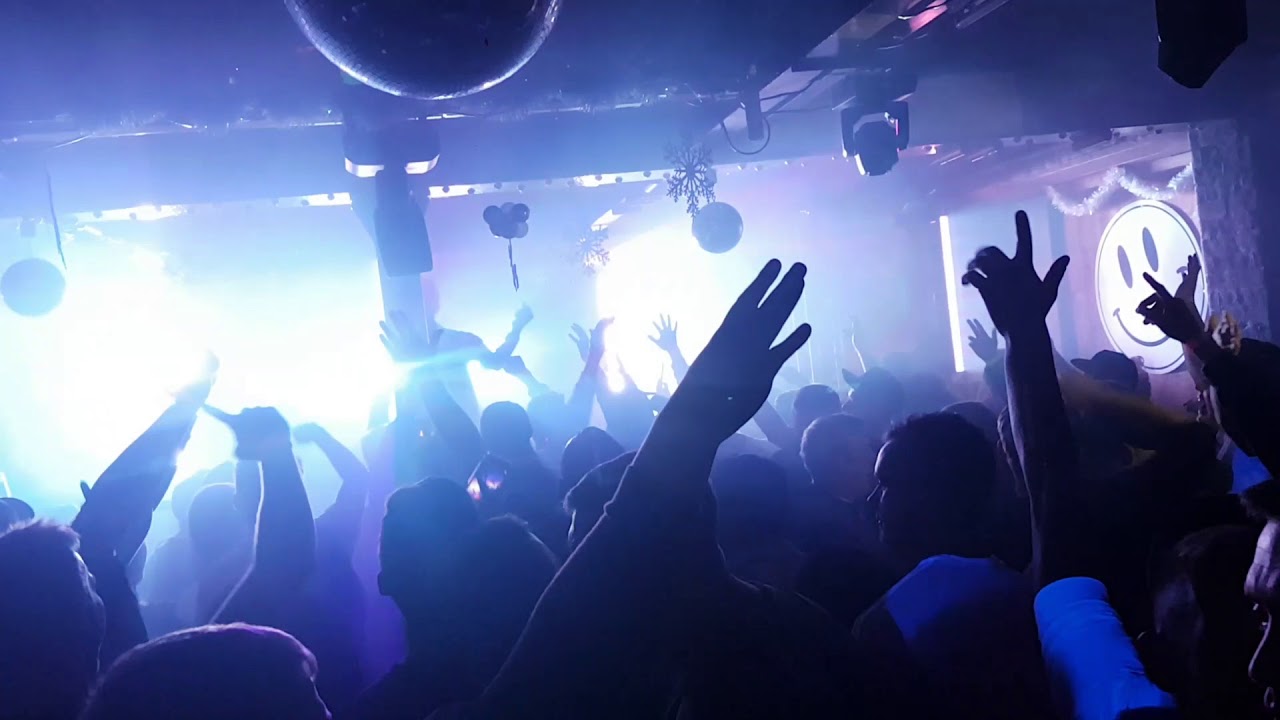 12 o'clock NYE 2017. Doncaster Warehouse Mzone Natz Hard Trance - YouTube