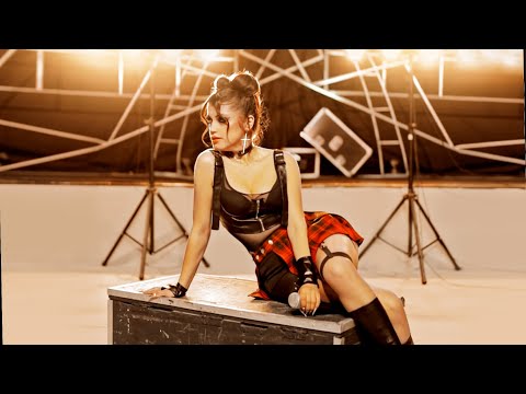 Me Porto Bonito - Bad Bunny ft Chencho Corleone (Versión mujer) Zuka