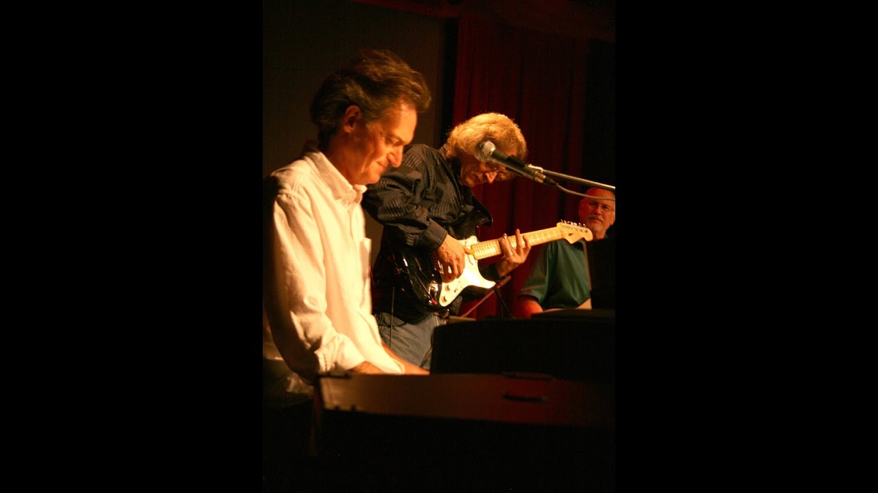 Steve Conn Live (short clips in various venues) - YouTube