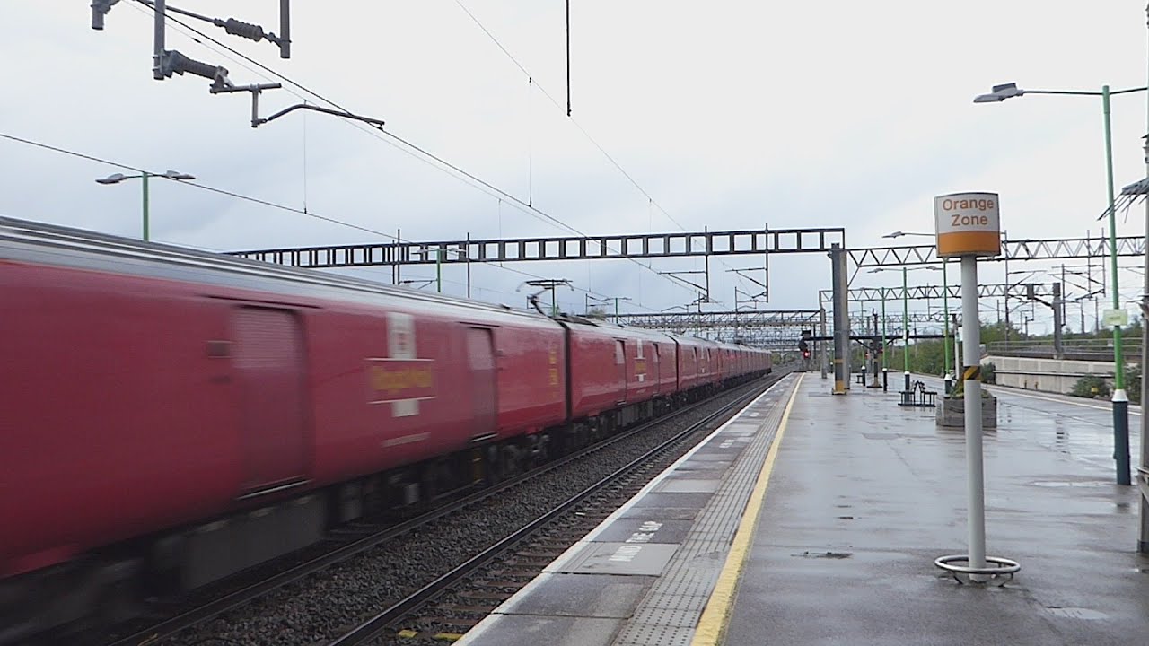 Triple Royal Mail Class 325 passes Nuneaton (16/4/24) - YouTube