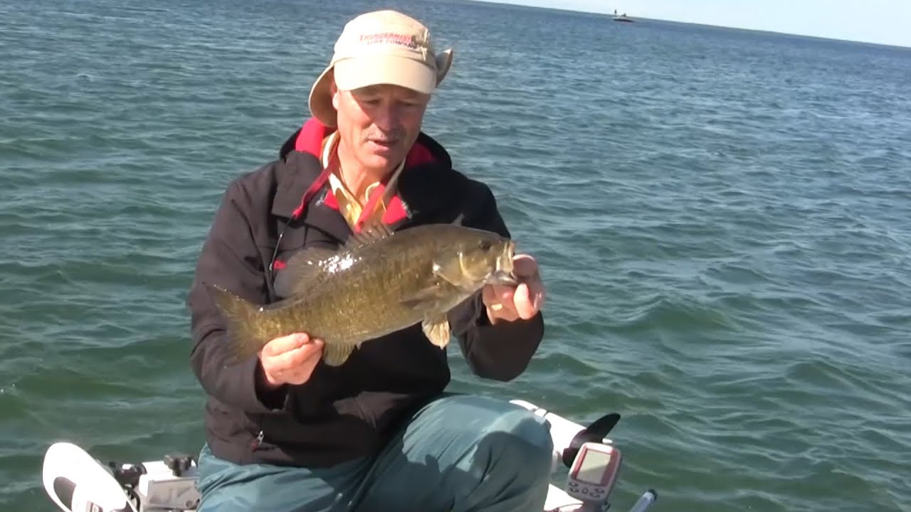 Using Frog Crankbaits to Catch Freshwater Smallmouth Bass - YouTube