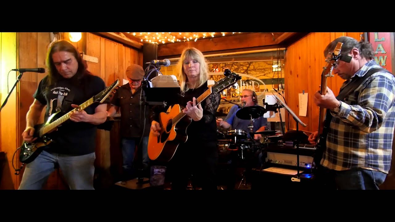 Coleen & Co. Little Brothers Pub - YouTube