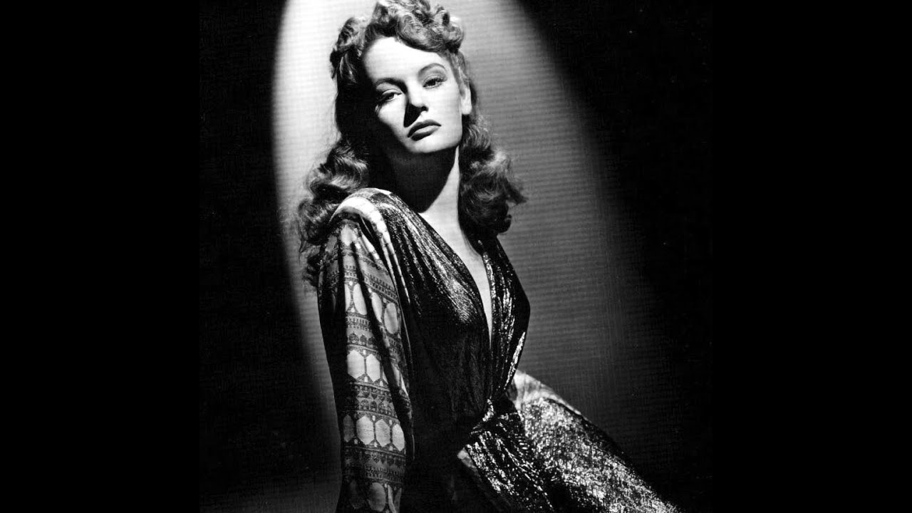 10 Things You Should Know About Alexis Smith - YouTube