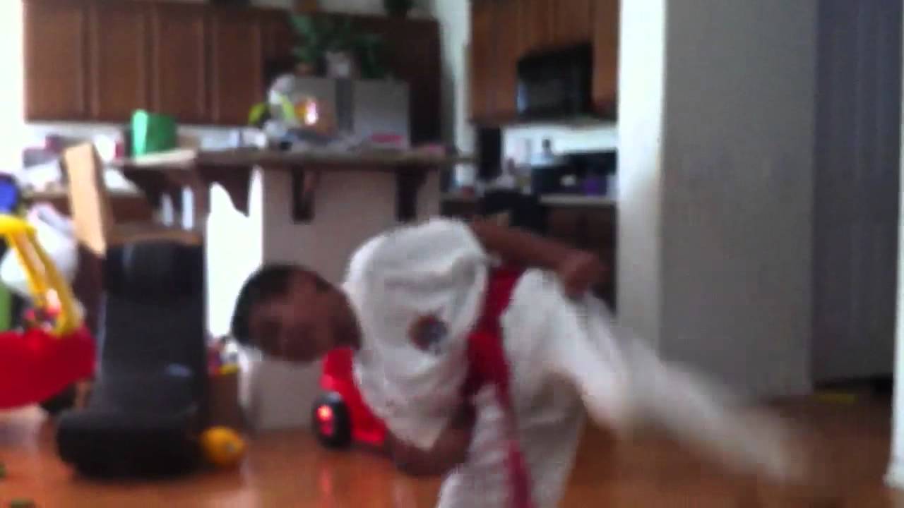 Bruce Lee Scream with Kick - YouTube