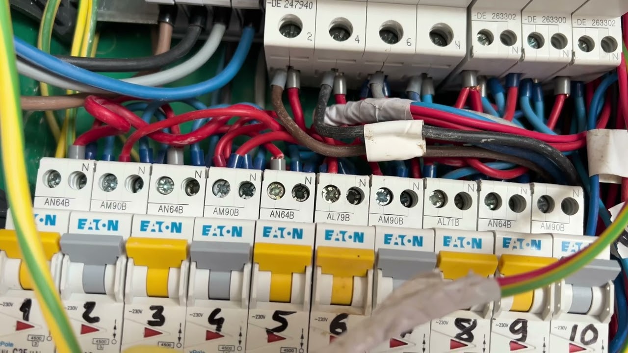 Inlocuire tablou electric trifazic - YouTube