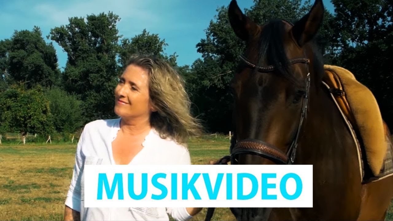 Daniela Alfinito - Der Eine (Offizielles Video) - YouTube