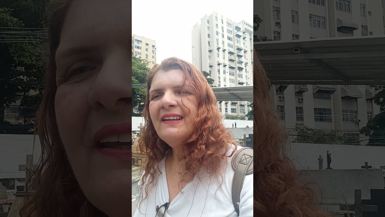 Olha o túmulo de Chiquinha Gonzaga, autora do "Abre alas que eu quero ...