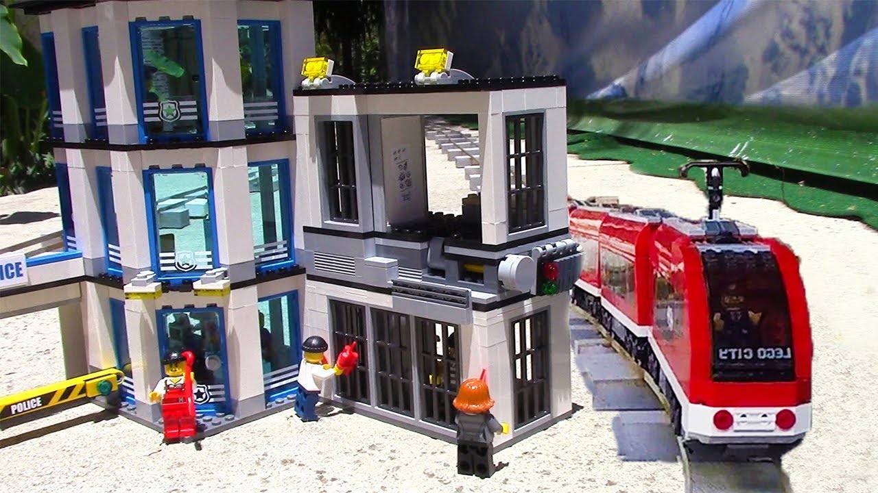Lego Crooks jailbreak with a Lego train - YouTube