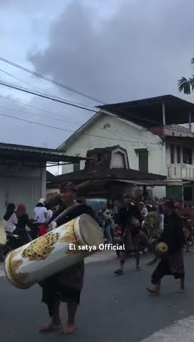Gendang beleq terune dharma bakti embuk - YouTube