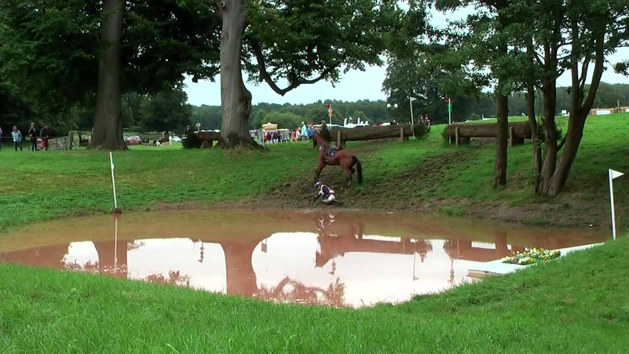 Chutes à cheval - YouTube