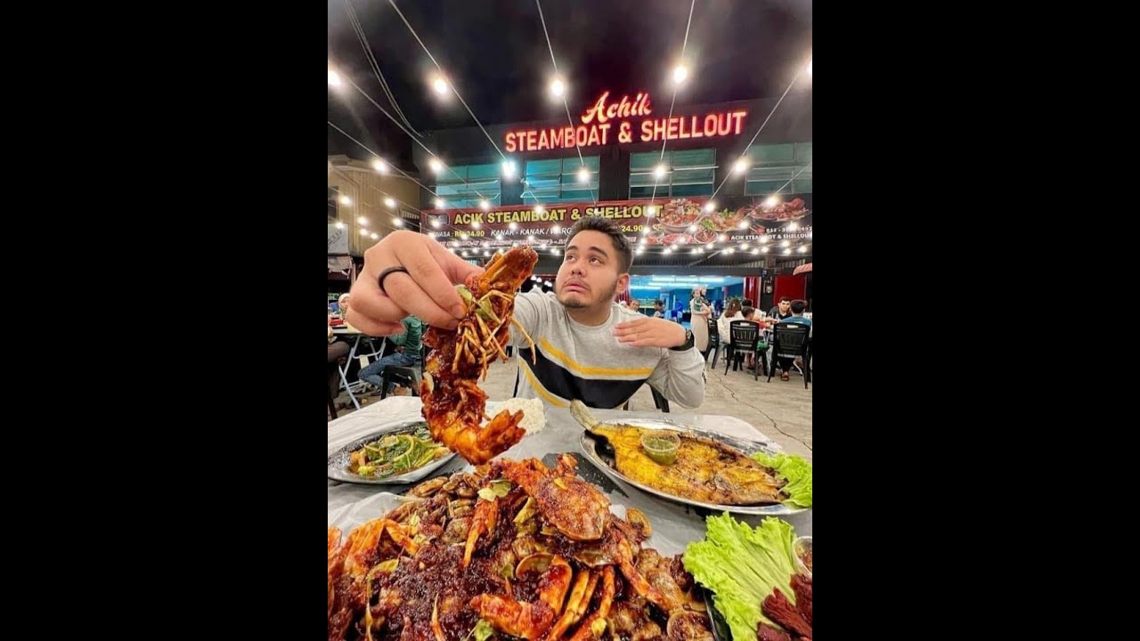 Abang tapau mai tapau habih menu Acik Steamboat & Shellout berhadapan ...