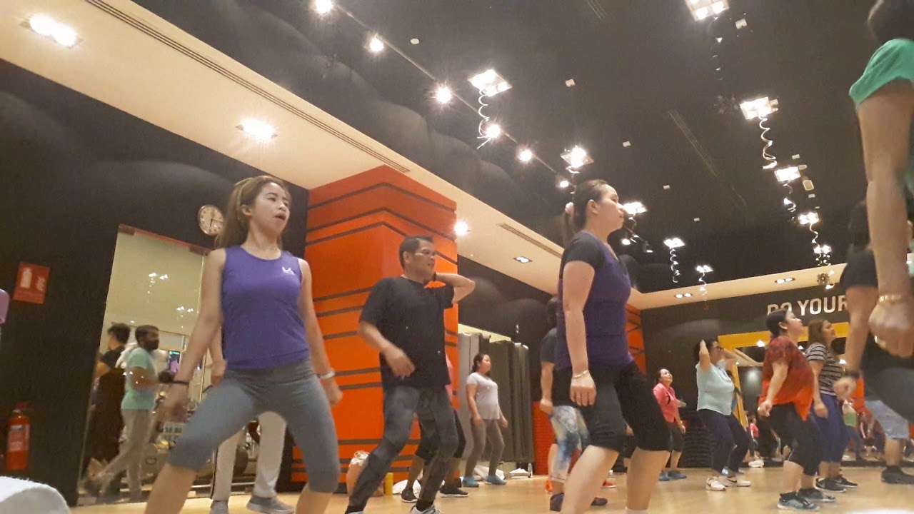 Sunday Zumba st Golds gym reef mall - YouTube