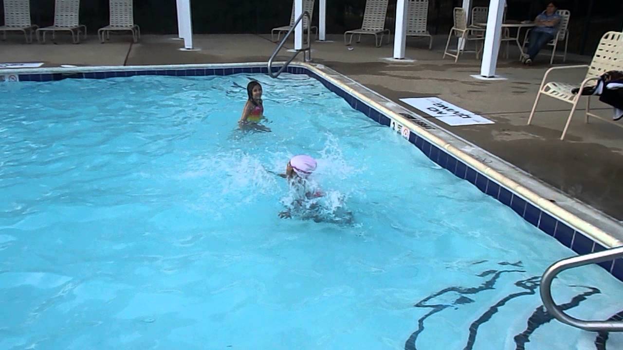 manu's swimming 072 - YouTube