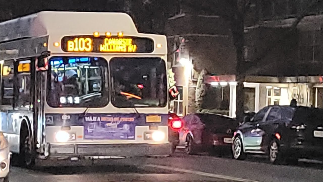 Short C40LF action on the B103 - YouTube